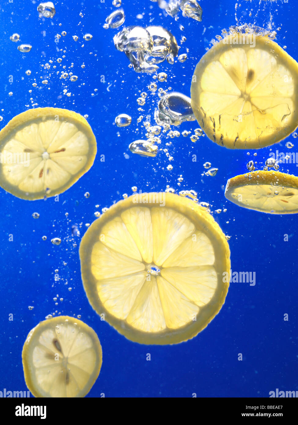 Lemon under water hi-res stock photography and images - Alamy