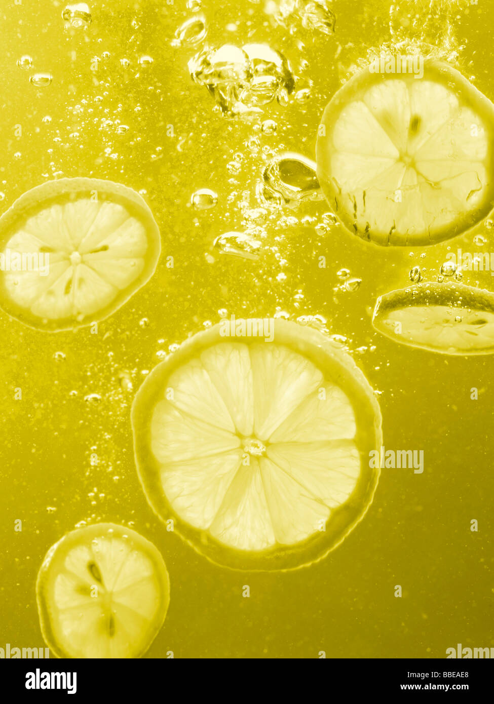 Lemon under water hi-res stock photography and images - Alamy