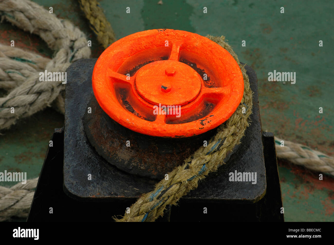 detail of marine rope on a capstan Stock Photo - Alamy