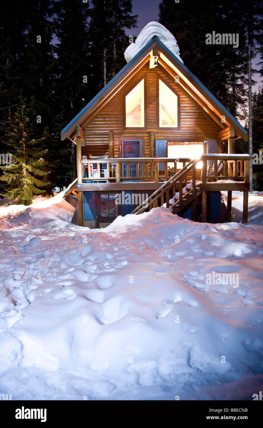 Log Cabin at Night Stock Photo - Alamy