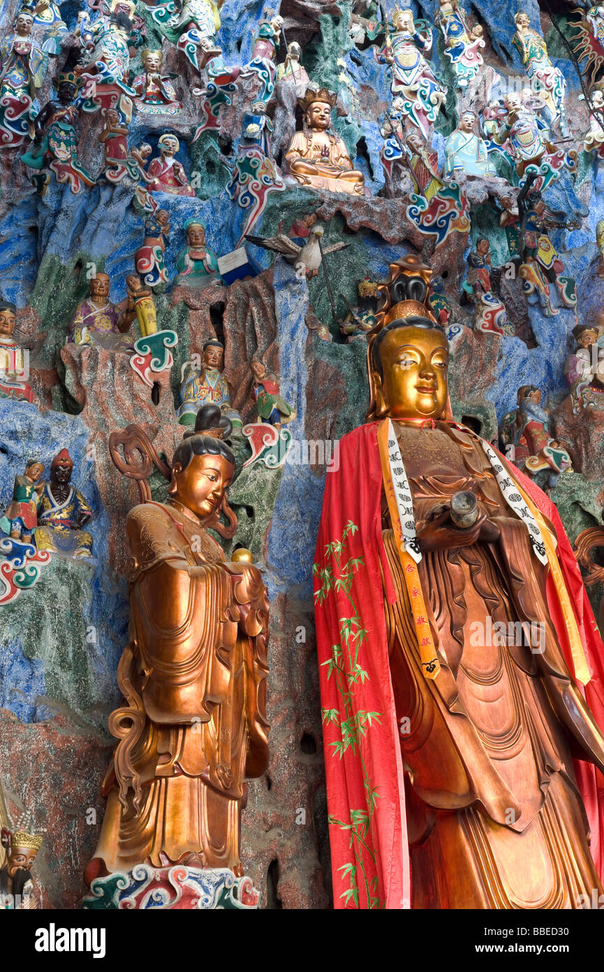 Statues at Tianning Temple, Changzhou, China Stock Photo - Alamy