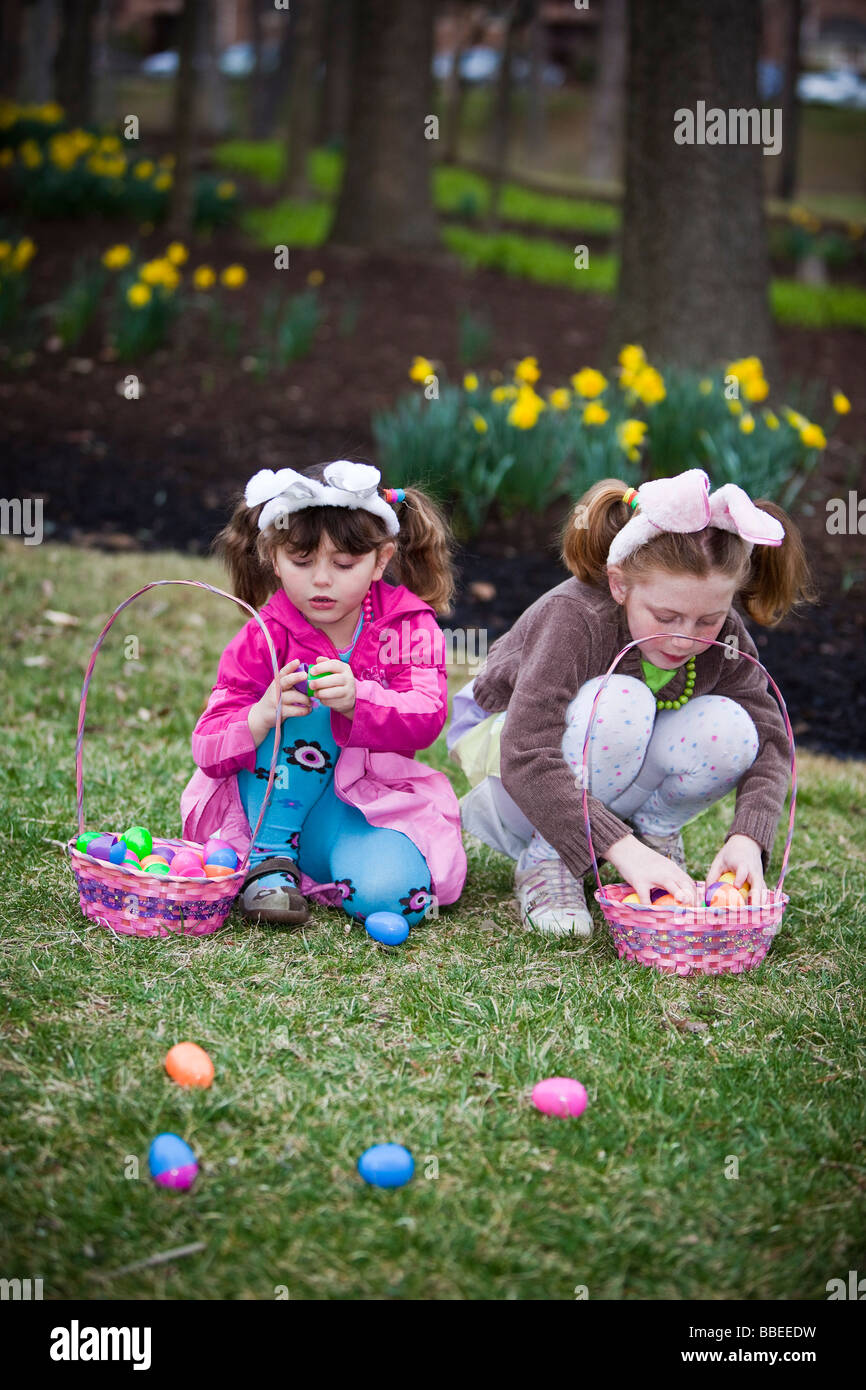 Girl gathering eggs hi-res stock photography and images - Alamy
