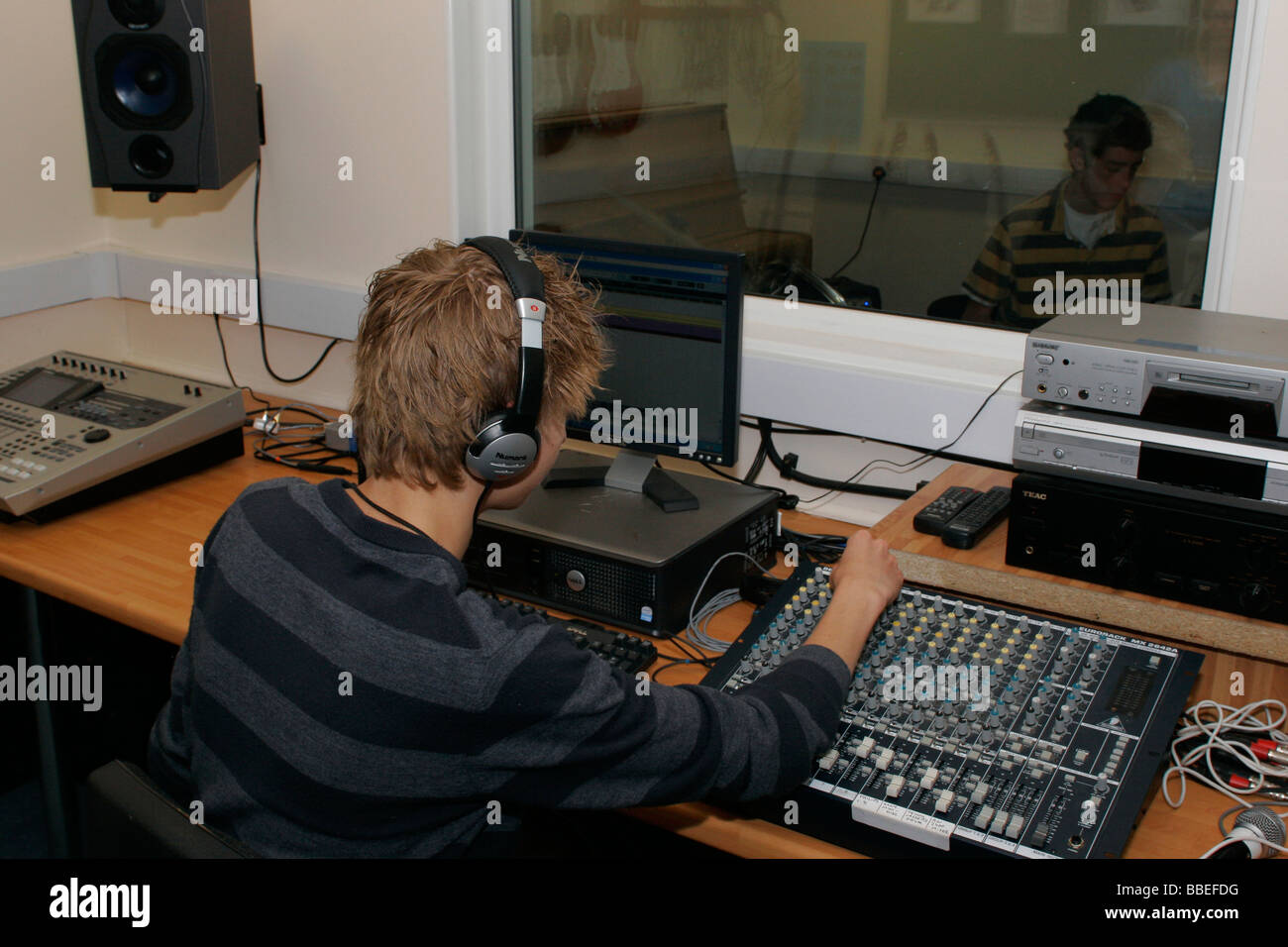 Secondary school students hi-res stock photography and images - Alamy