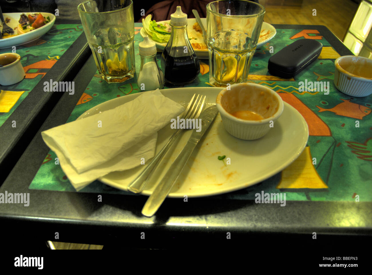 Empty plate in a fish and chip cafe Stock Photo - Alamy