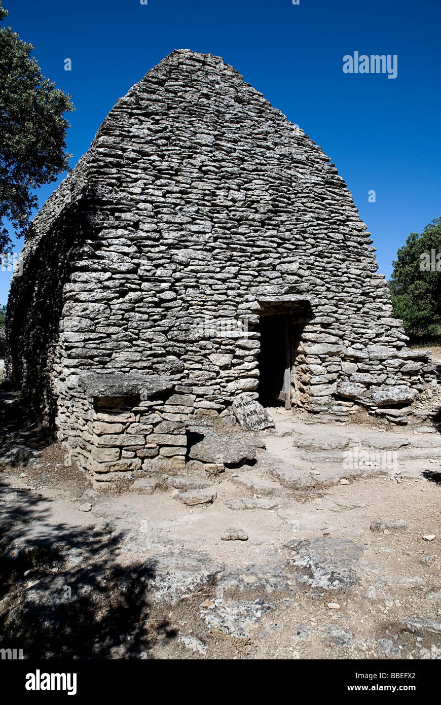 Ancient beehive stone hut hi-res stock photography and images - Alamy