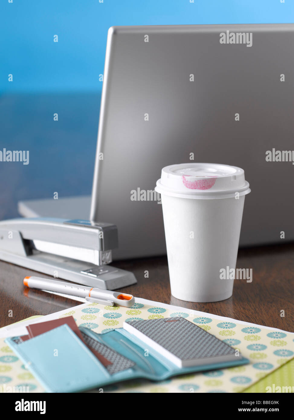 Coffee cup with lipstick mark hi-res stock photography and images - Alamy