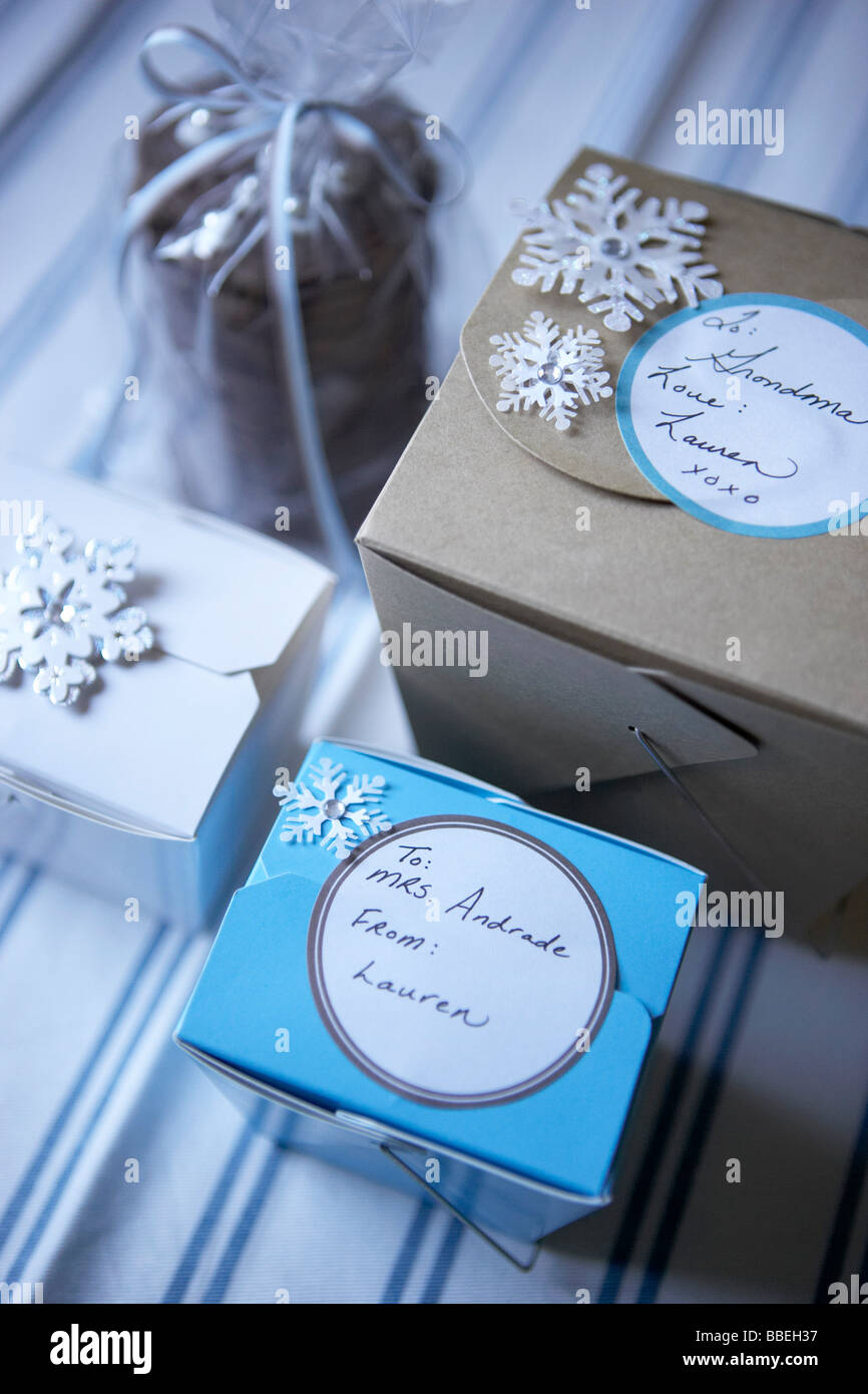 Crafted christmas gift box hi-res stock photography and images - Alamy