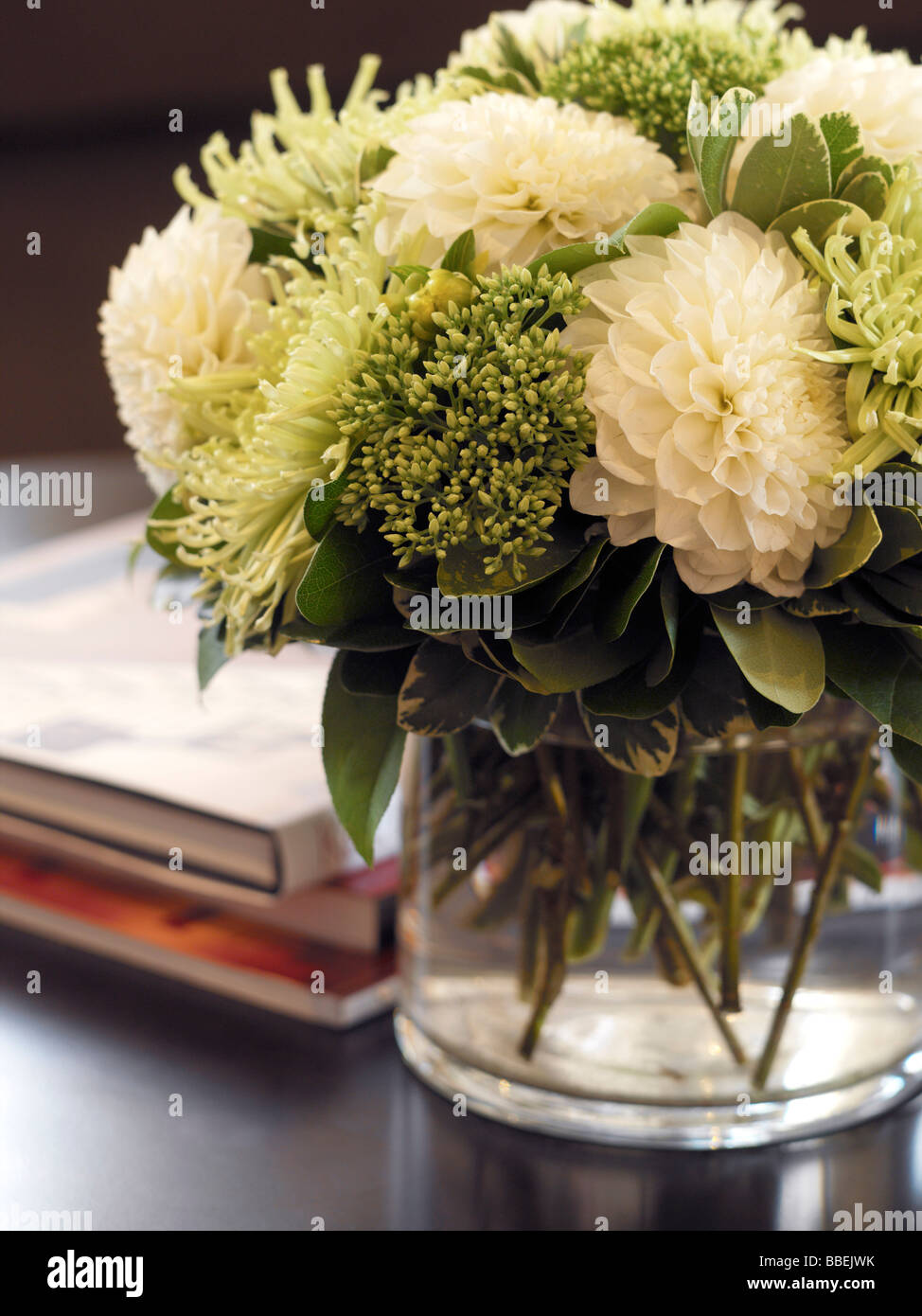 Chrysanthemum centerpiece hi-res stock photography and images - Alamy