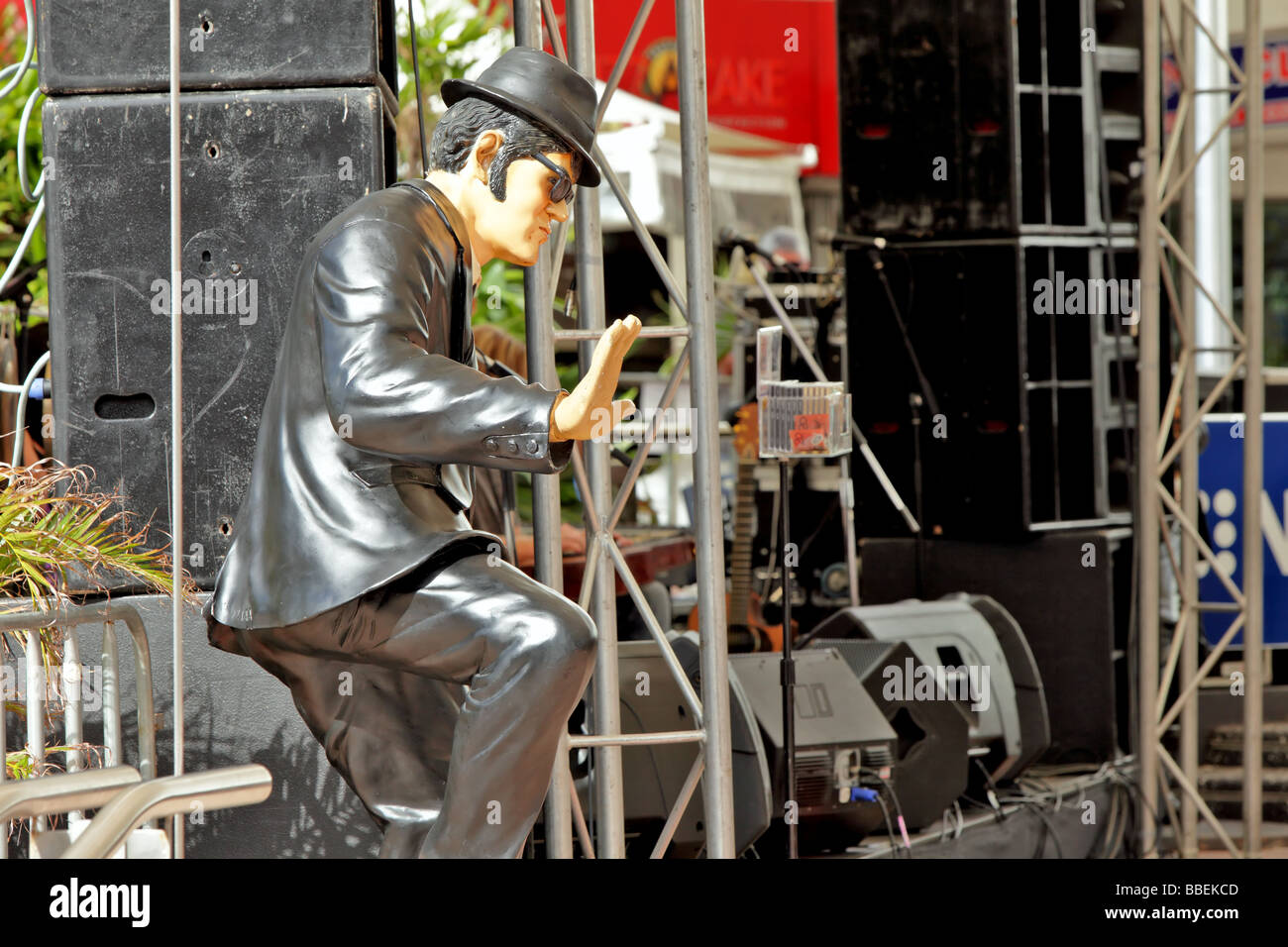 Statue of female singer hi-res stock photography and images - Alamy