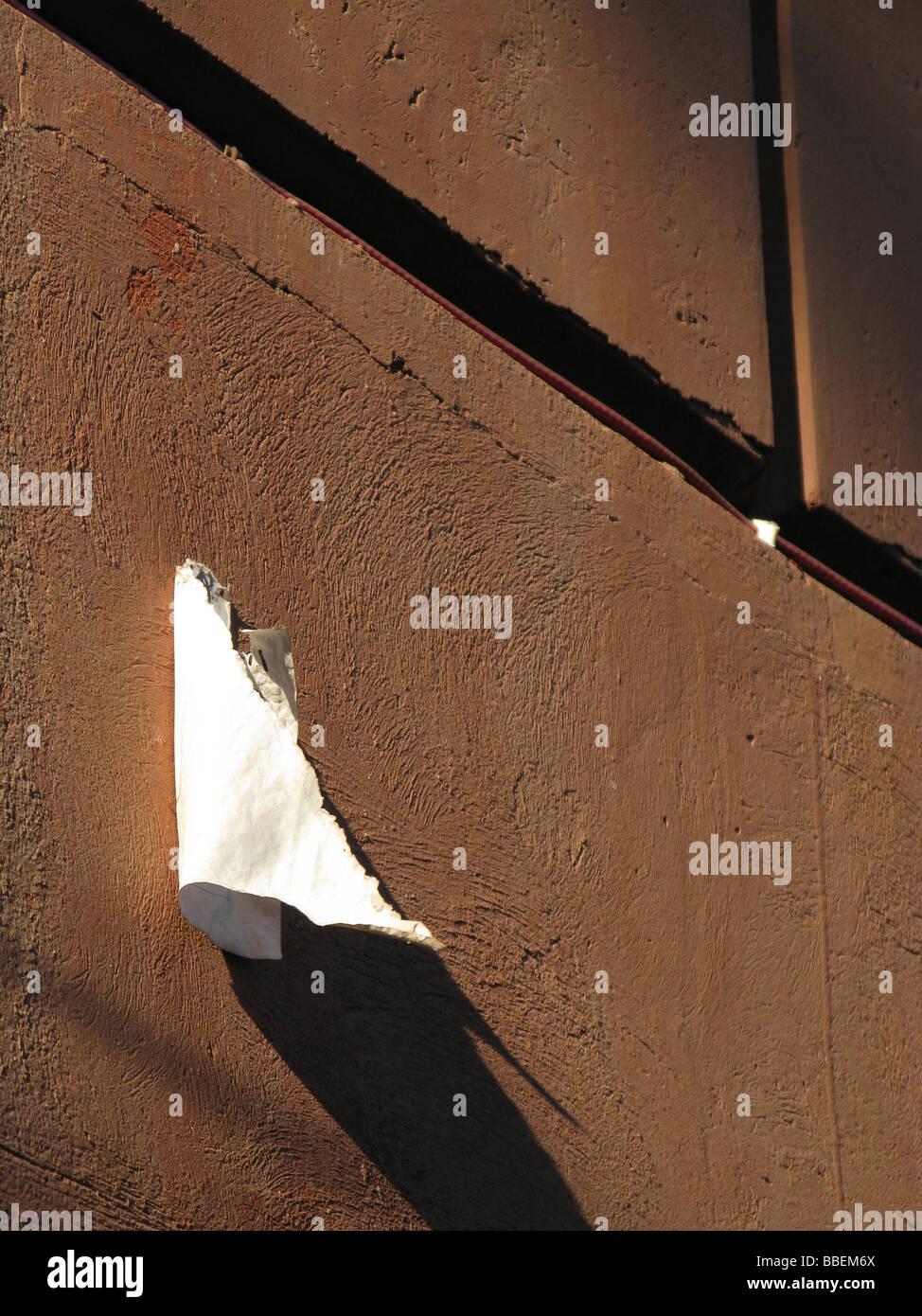 Paper stuck to wall hi-res stock photography and images - Alamy
