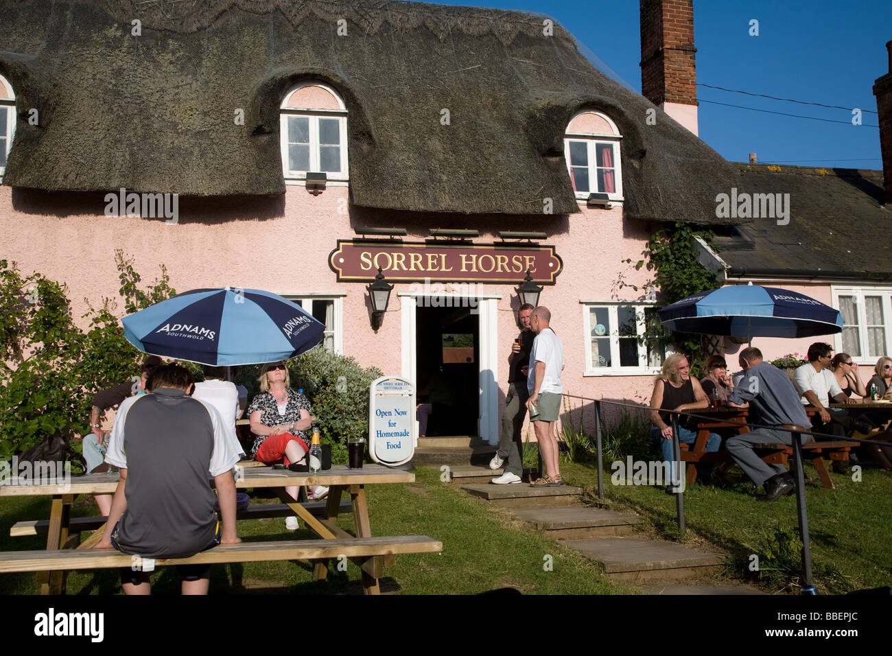 English people pub hi-res stock photography and images - Alamy