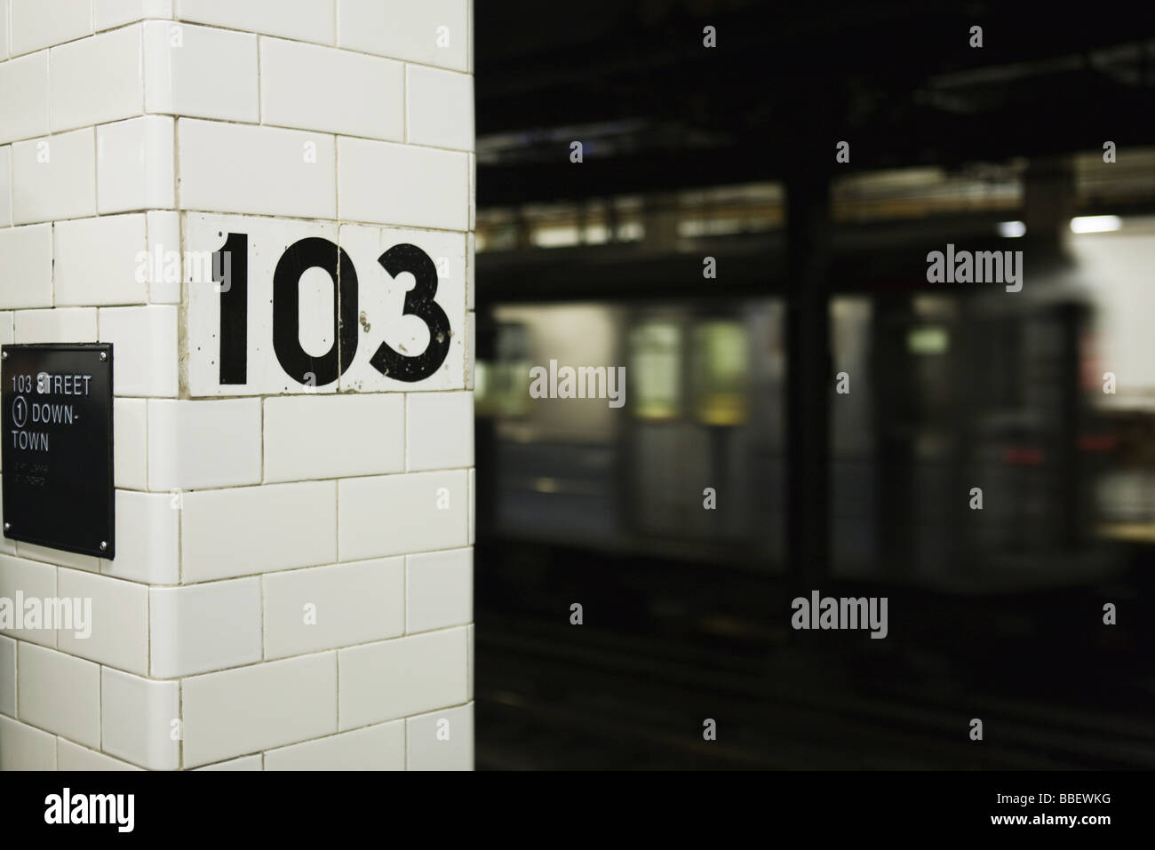 New station has three platforms hi-res stock photography and images - Alamy