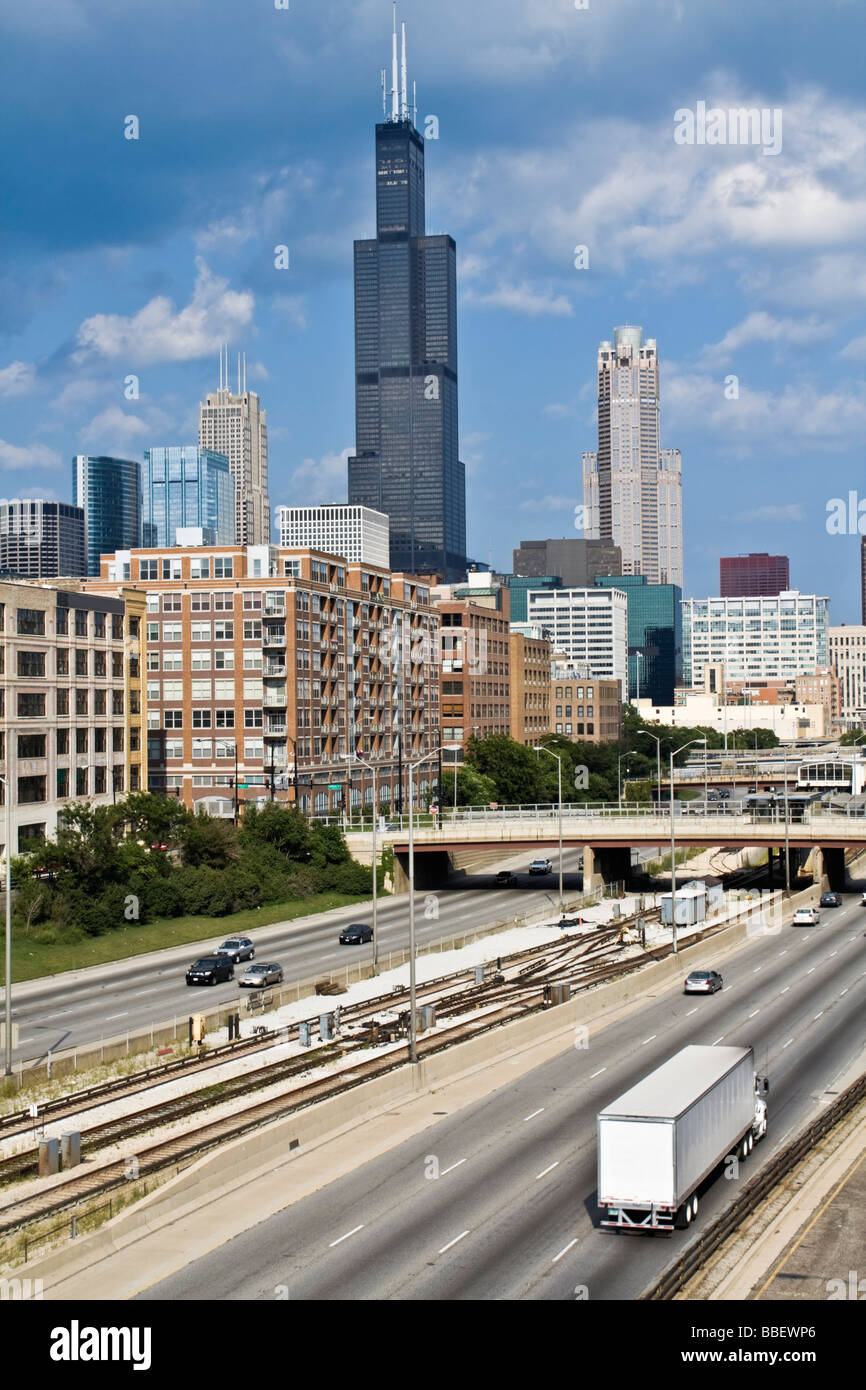 Expressway to downtown Chicago Stock Photo - Alamy