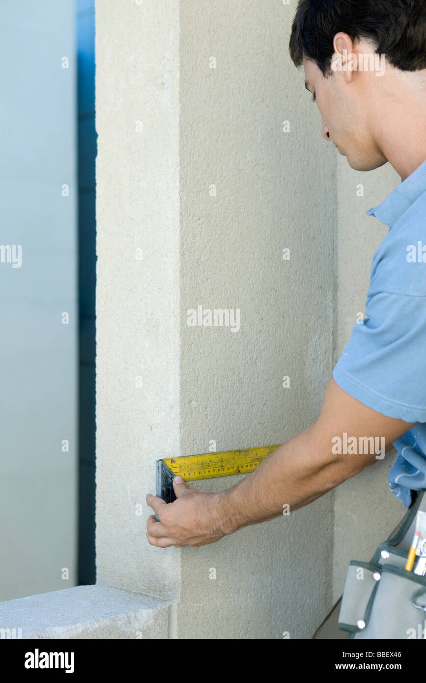 Man measuring window frame hi-res stock photography and images - Alamy