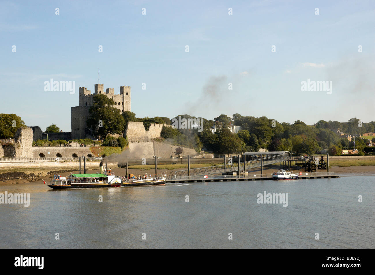 Rochester castle river medway hi-res stock photography and images - Alamy