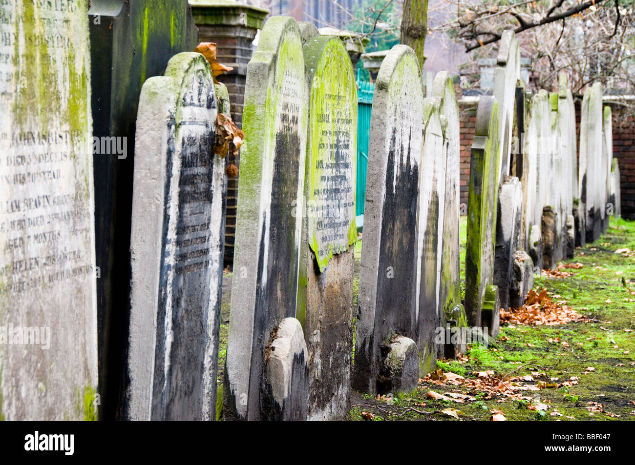 Bunhill Fields Cemetery, London, UK Stock Photo - Alamy