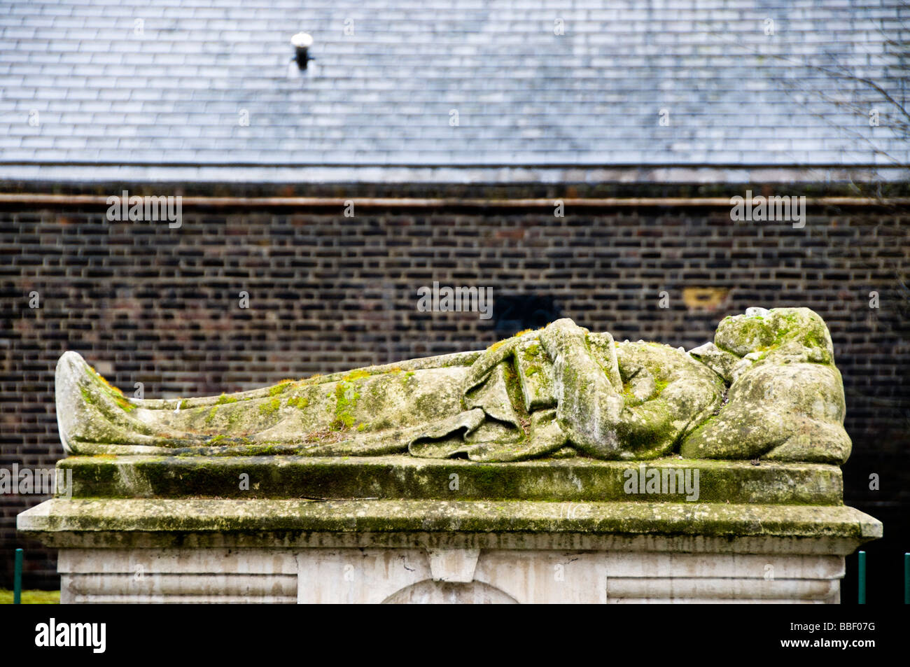 John bunyan grave hi-res stock photography and images - Alamy