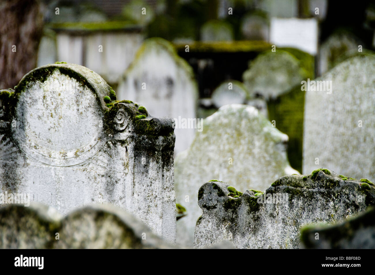 Bunhill cemetery hi-res stock photography and images - Alamy
