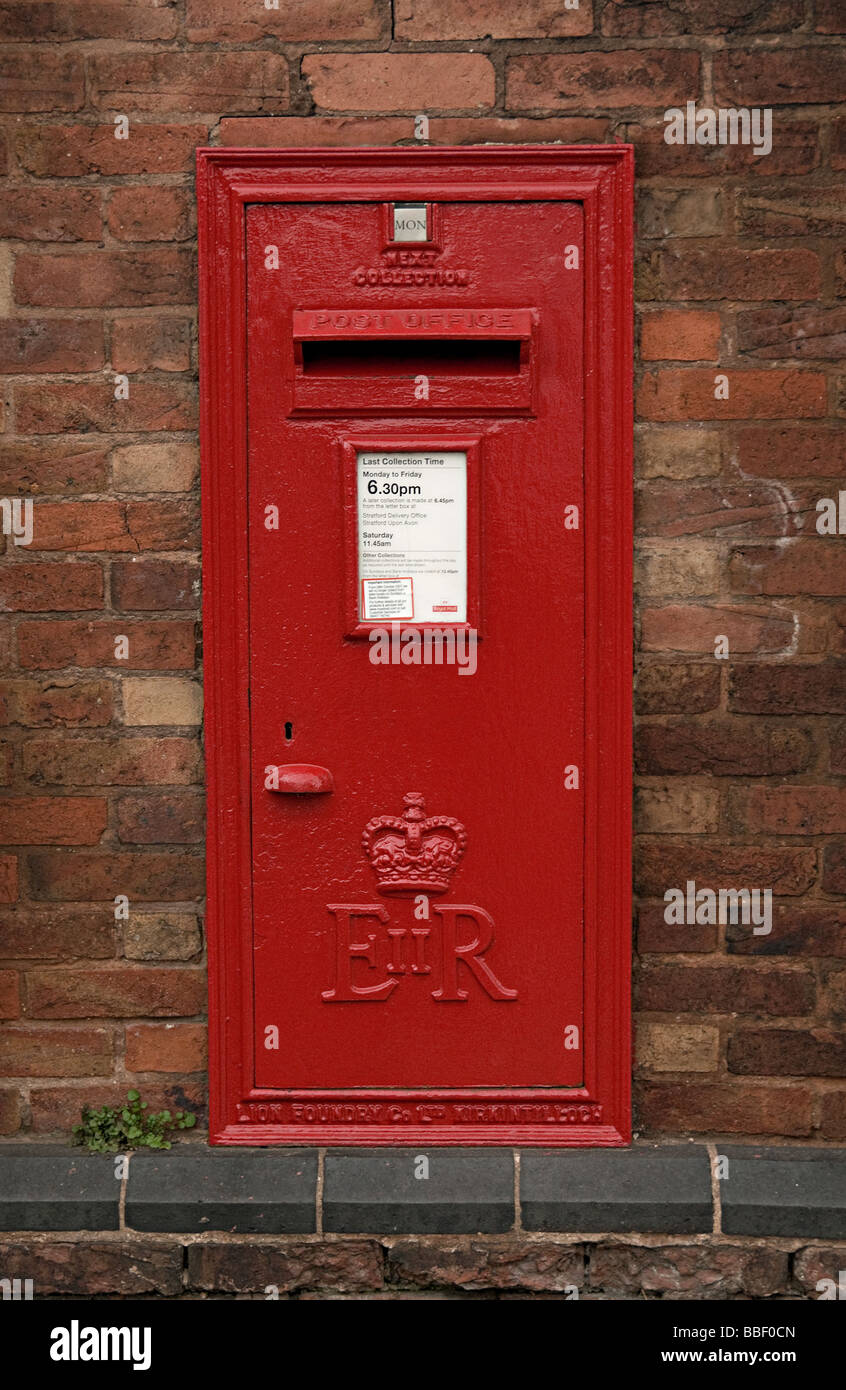 Old red round letter box hi-res stock photography and images - Alamy