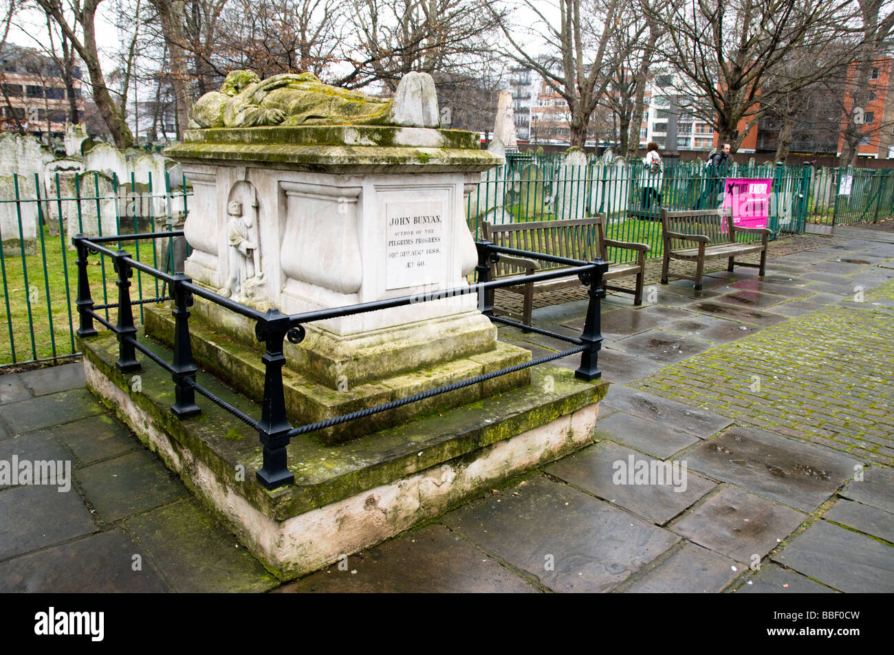 John bunyan grave hi-res stock photography and images - Alamy