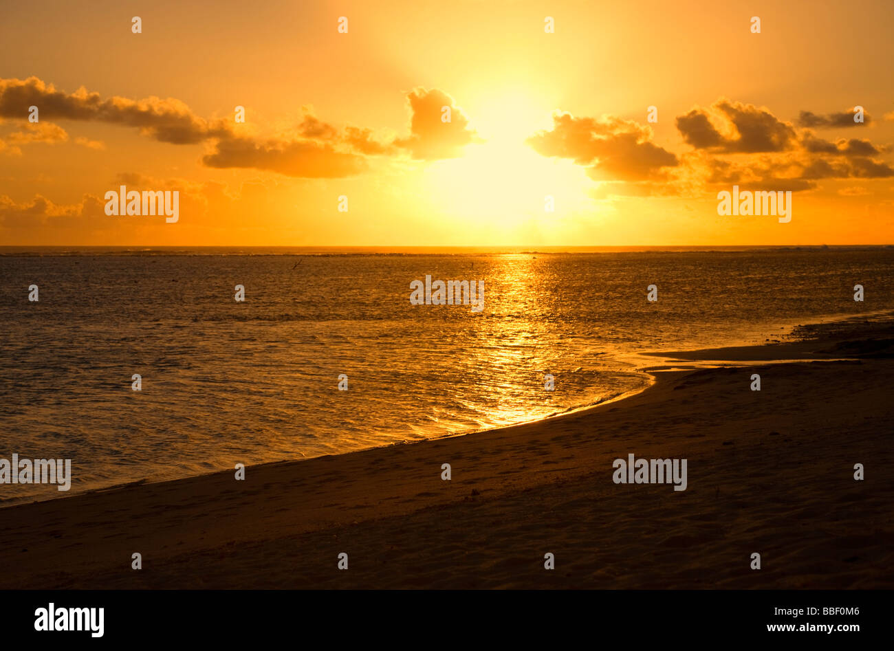 Sun shining through Clouds at Sunset South Pacific Ocean Rarotonga Cook ...