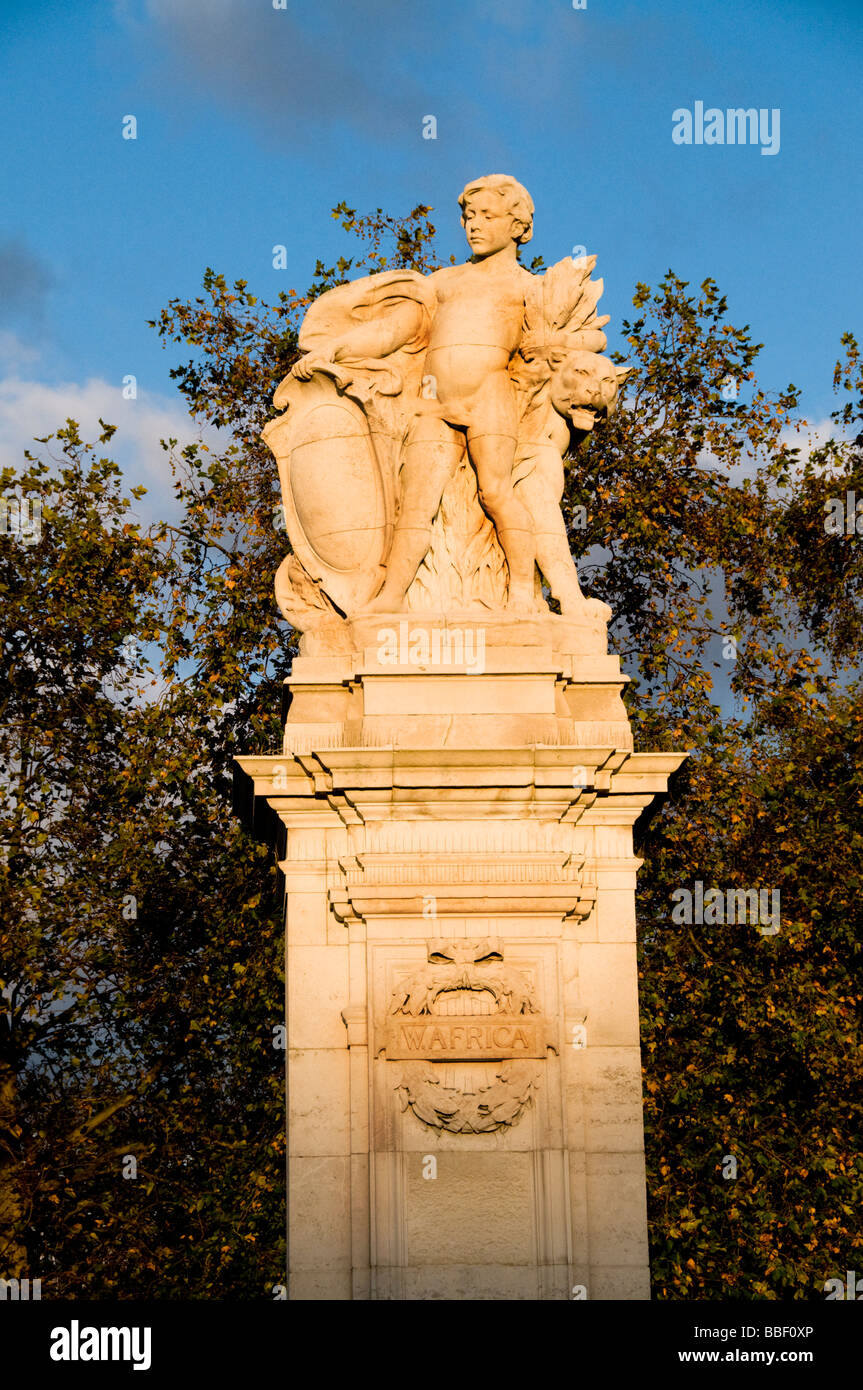 Statue mall hi-res stock photography and images - Alamy