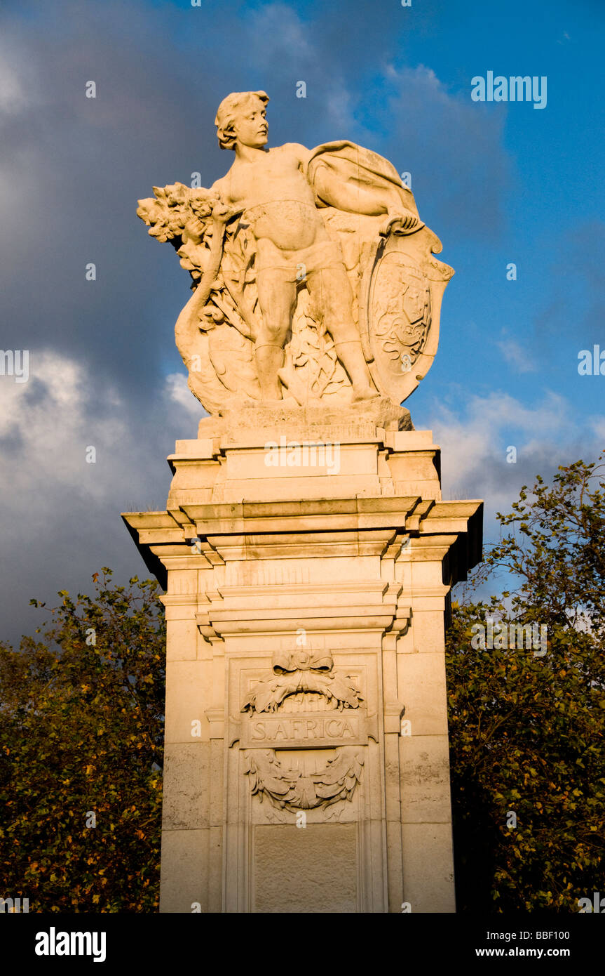 Statue mall hi-res stock photography and images - Alamy