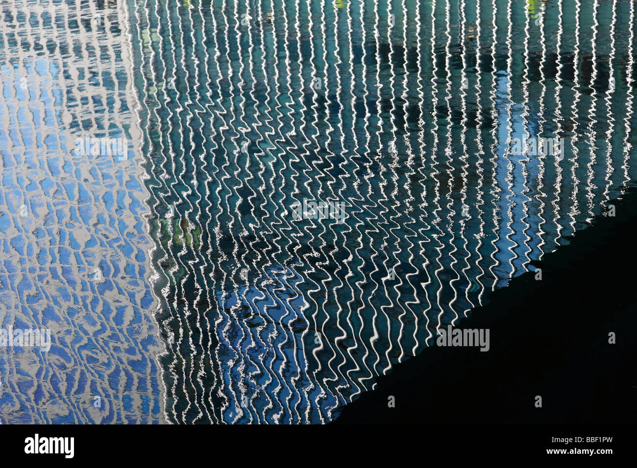 Reflection in West India Millwall Docks, Canary Wharf London 4 Stock ...