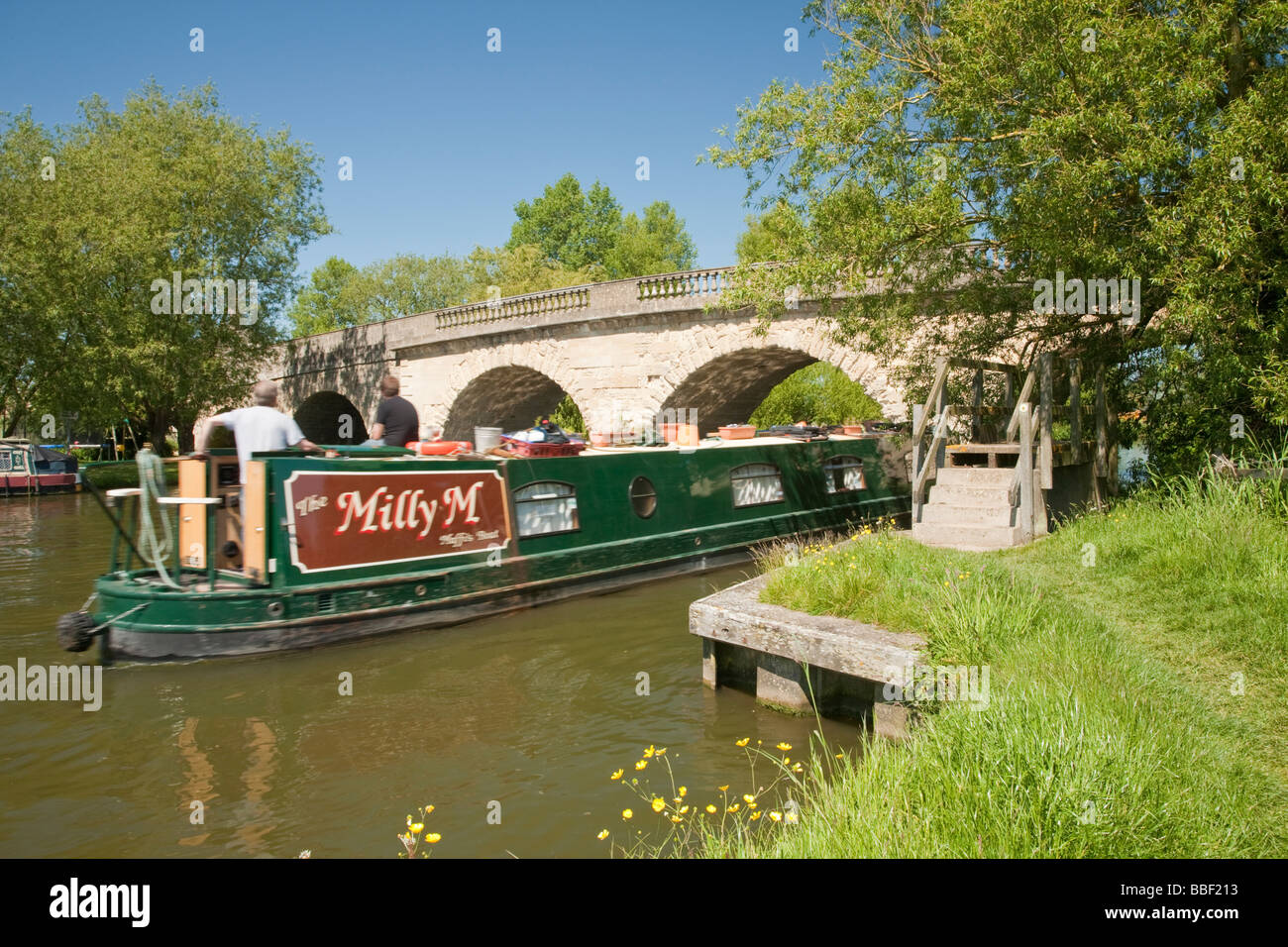 Barge travelling under Swinford Toll Bridge on the River Thames in ...