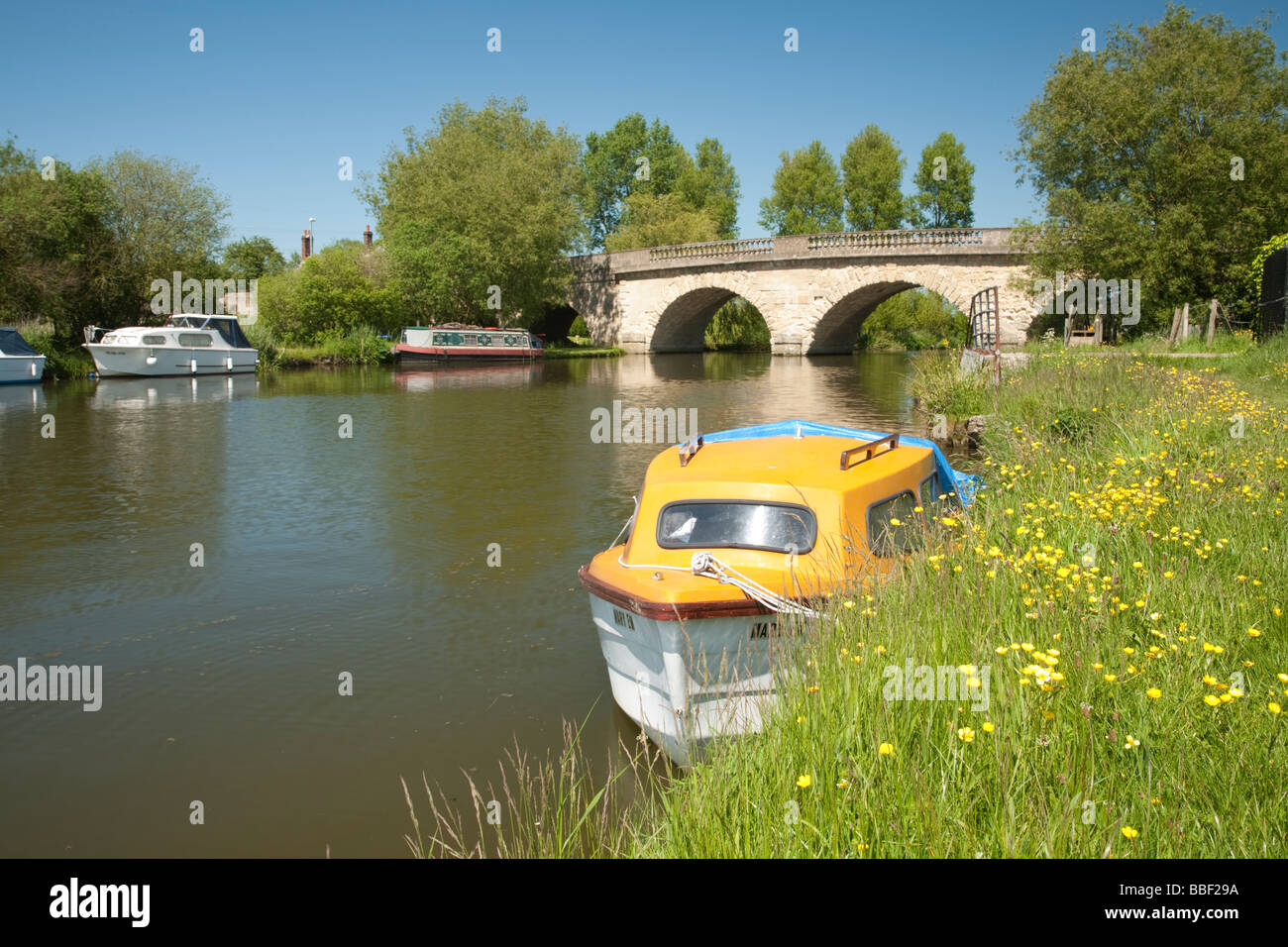 Swinford Toll Bridge over the River Thames in Oxfordshire Uk Stock ...