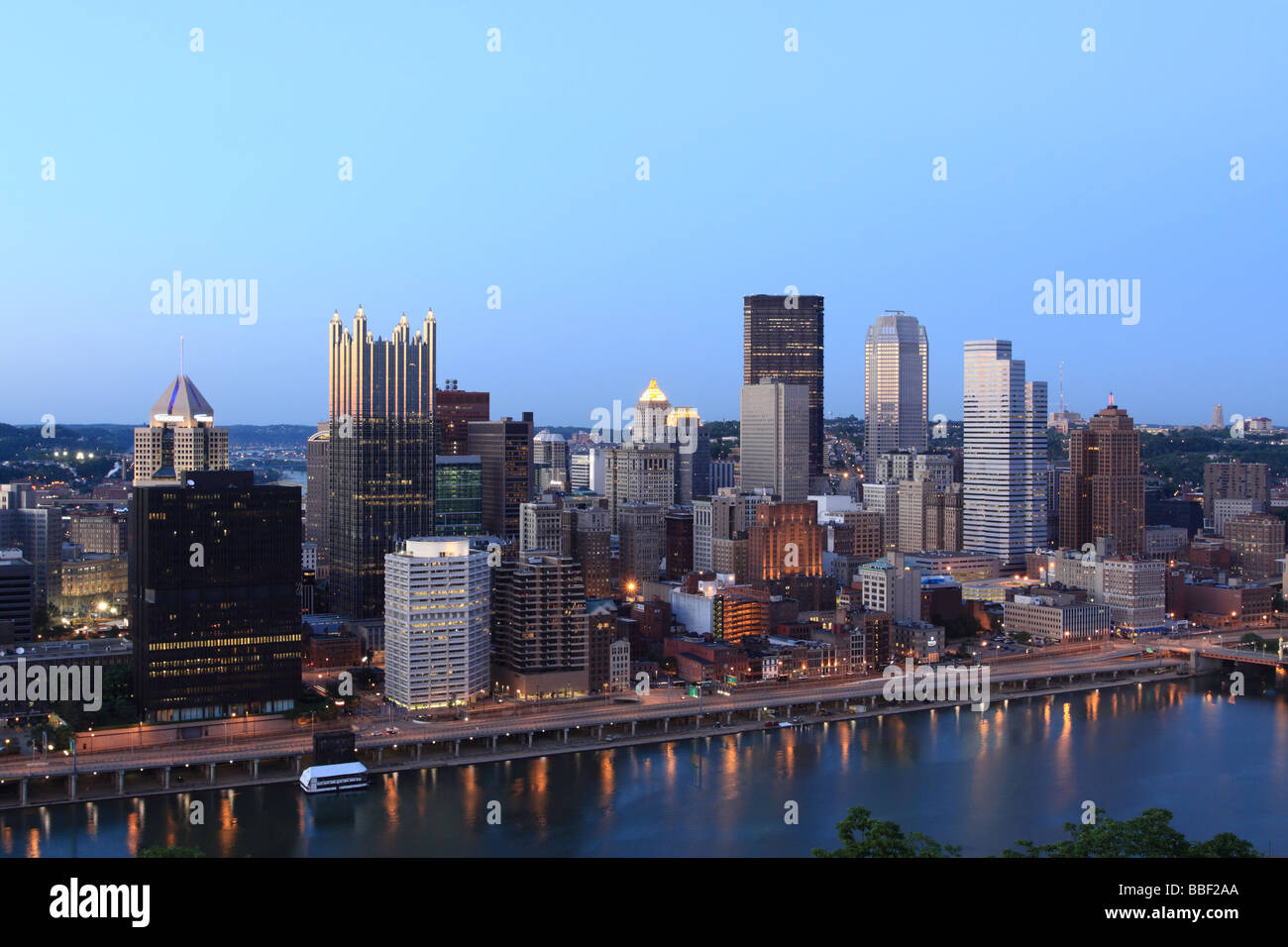 Pittsburgh skyline at Night Stock Photo - Alamy