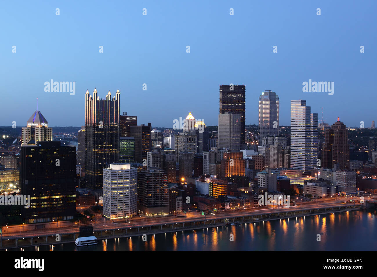 Pittsburgh skyline at Night Stock Photo - Alamy