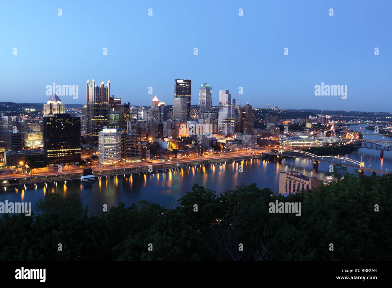 Pittsburgh skyline at Night Stock Photo - Alamy