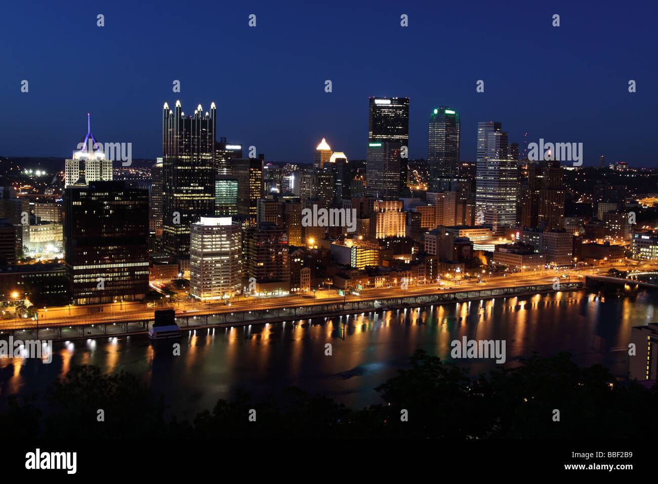 Pittsburgh skyline at Night Stock Photo - Alamy