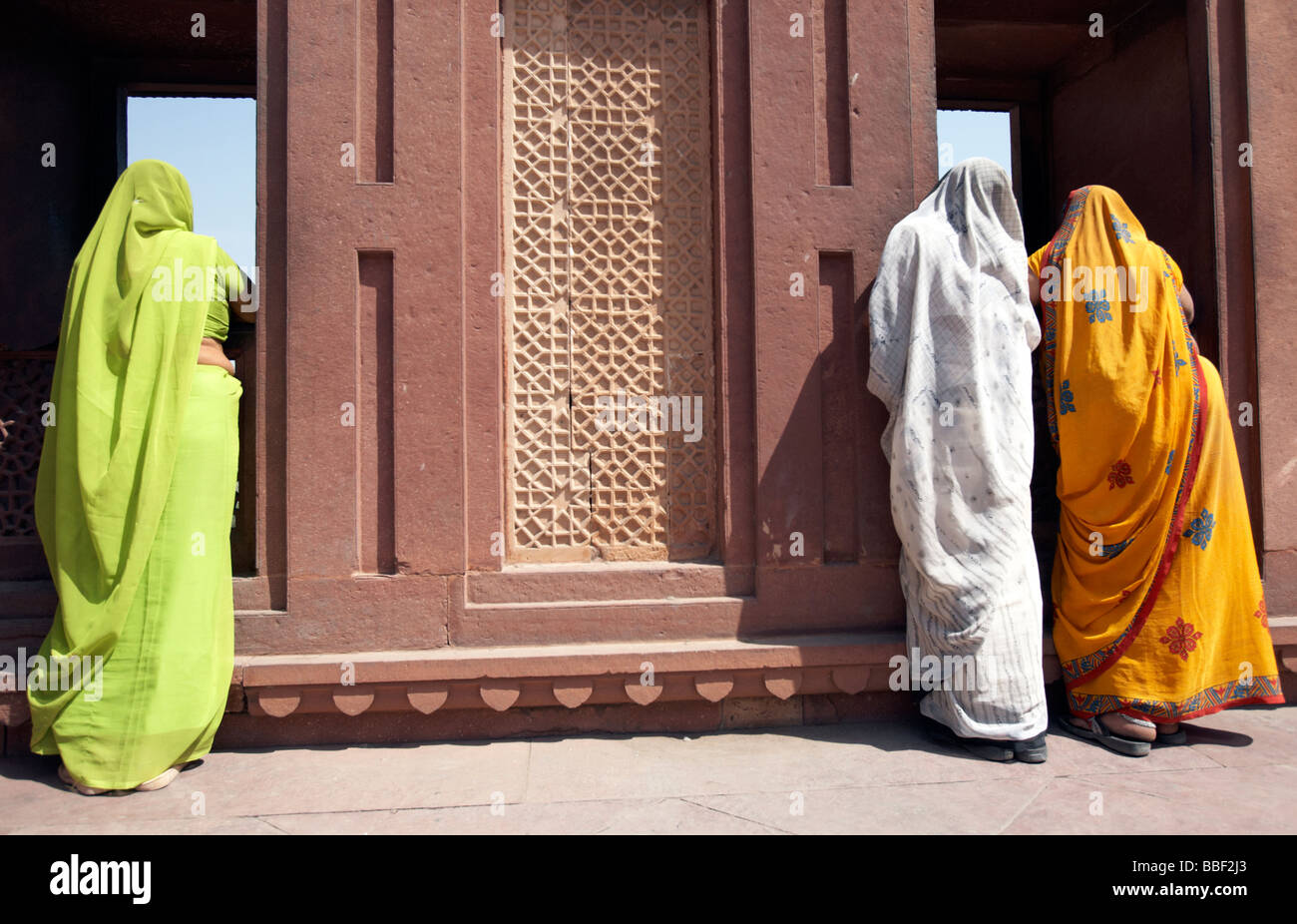 Indian Women In Saris Agra Fort Agra Uttar Pradesh India Stock Photo ...