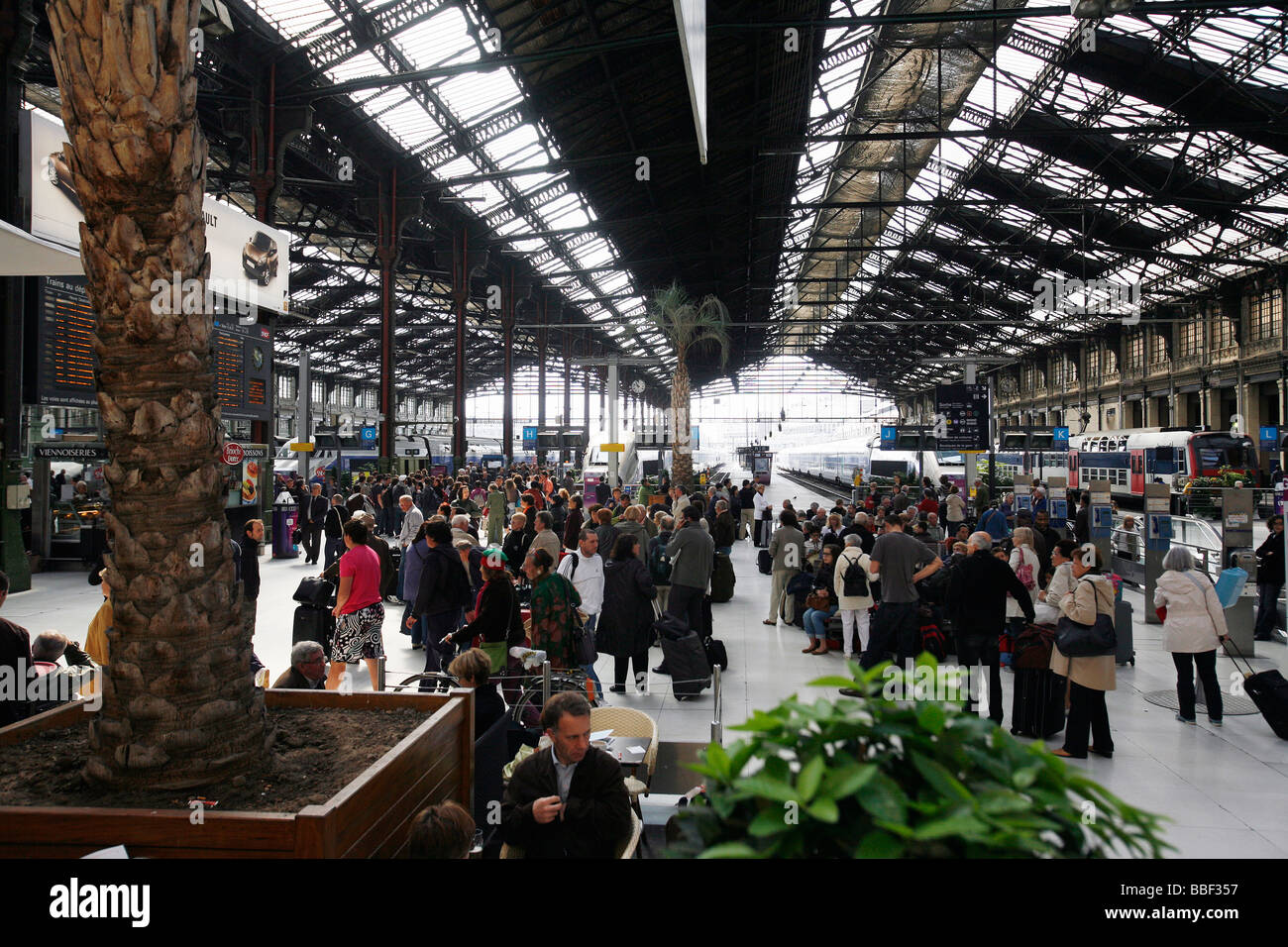 Gare de lyon platform hi-res stock photography and images - Alamy