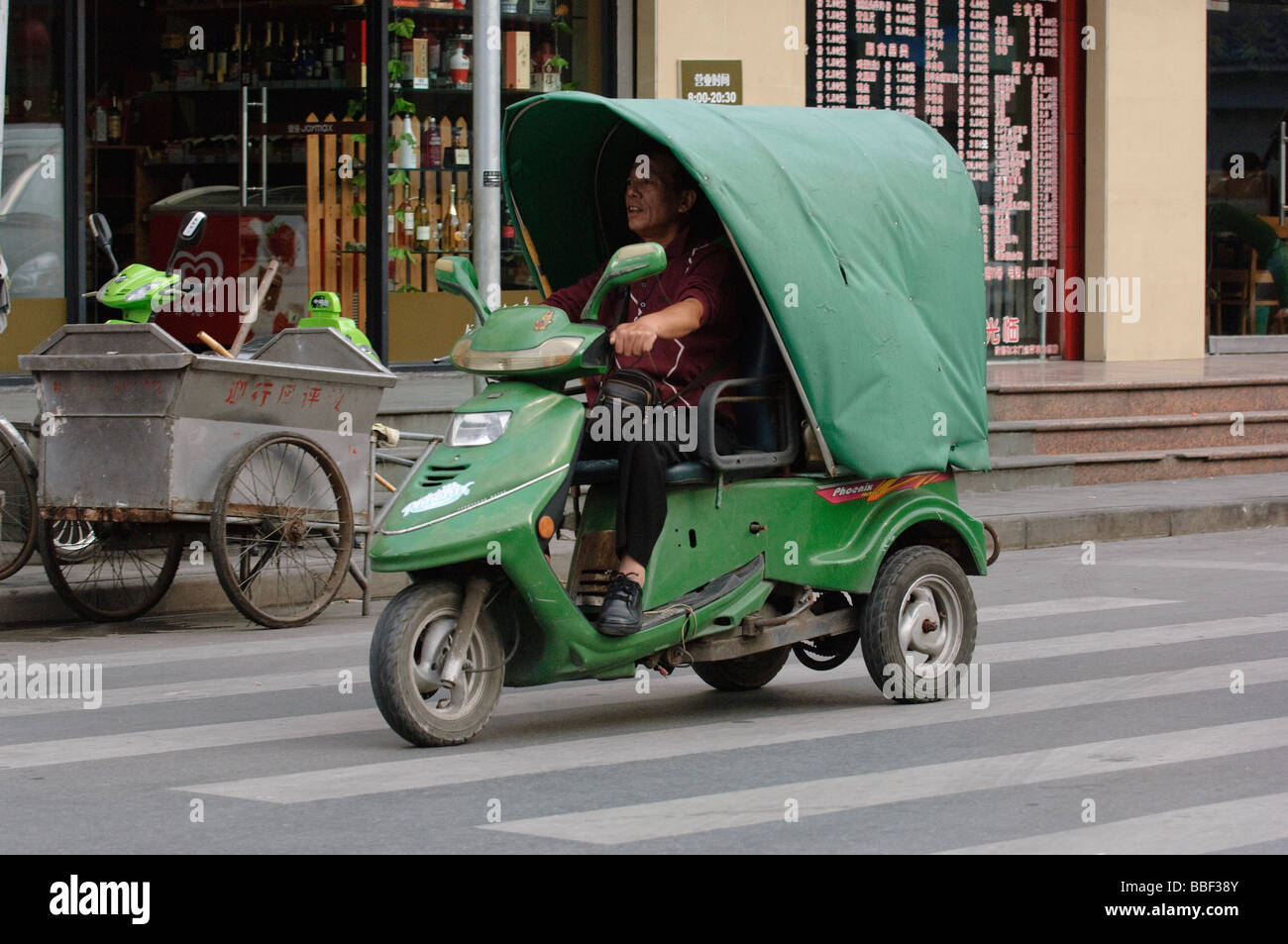 Auto Rickshaw in Shanghai Old City Stock Photo - Alamy