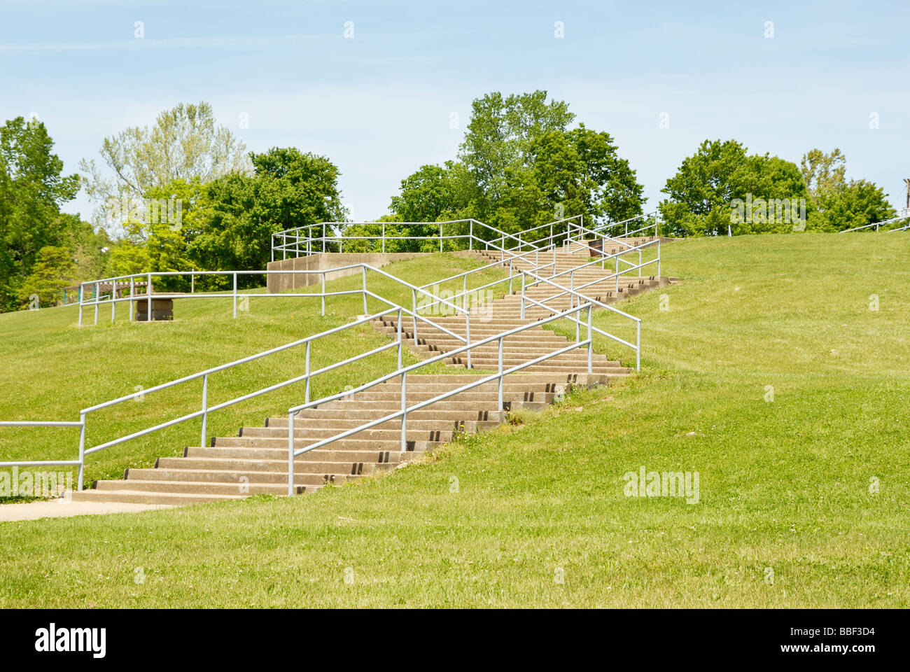 Green doors steps stairs hi-res stock photography and images - Alamy