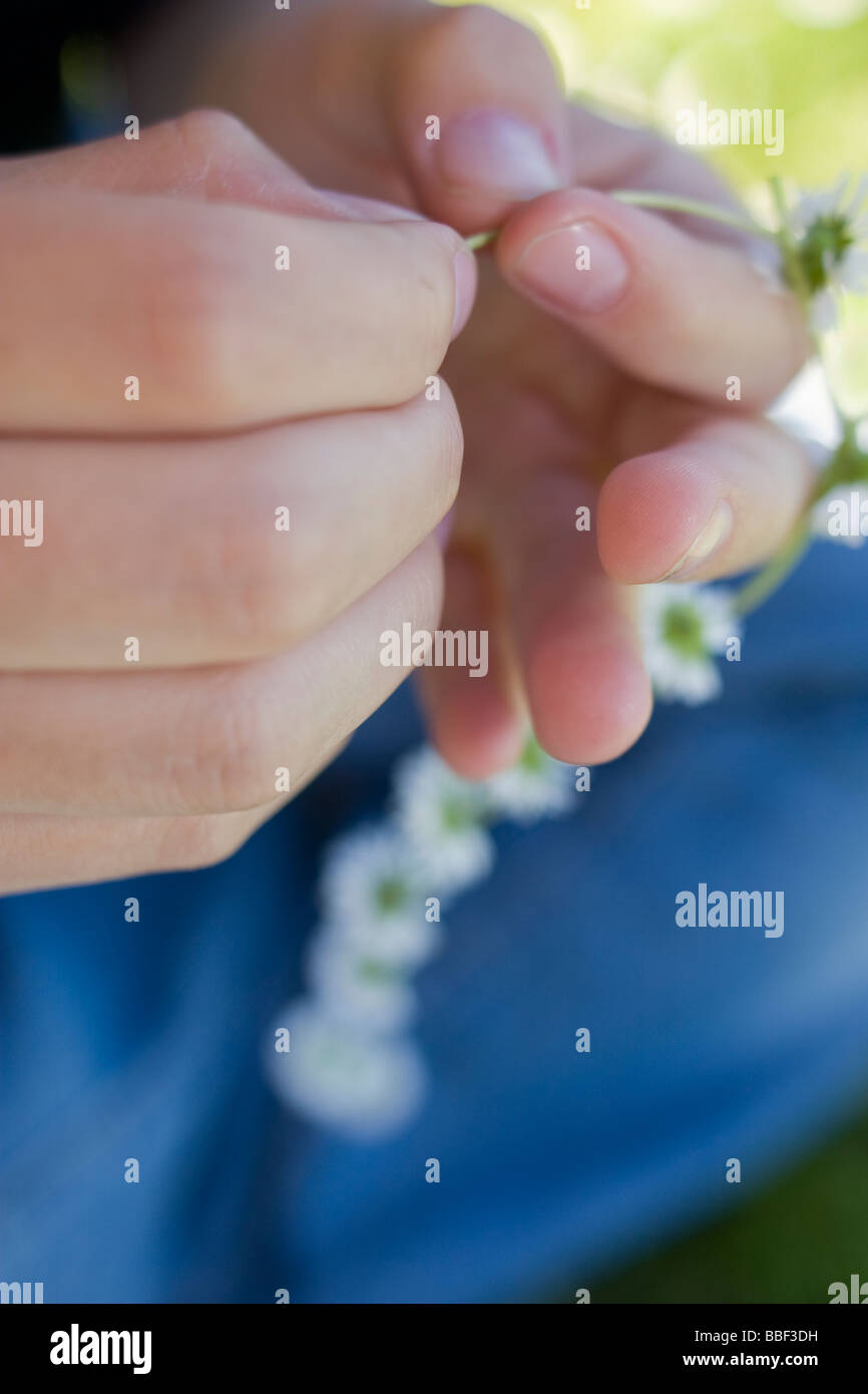 Daisy chain hi-res stock photography and images - Alamy