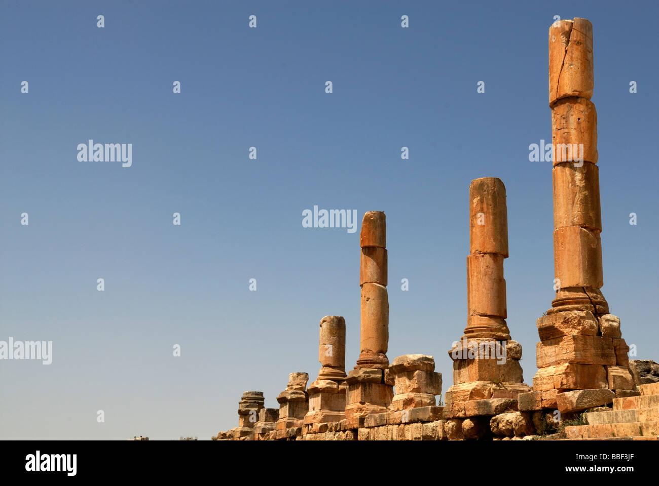 Jerash Roman Pillar Vestiges Stock Photo - Alamy