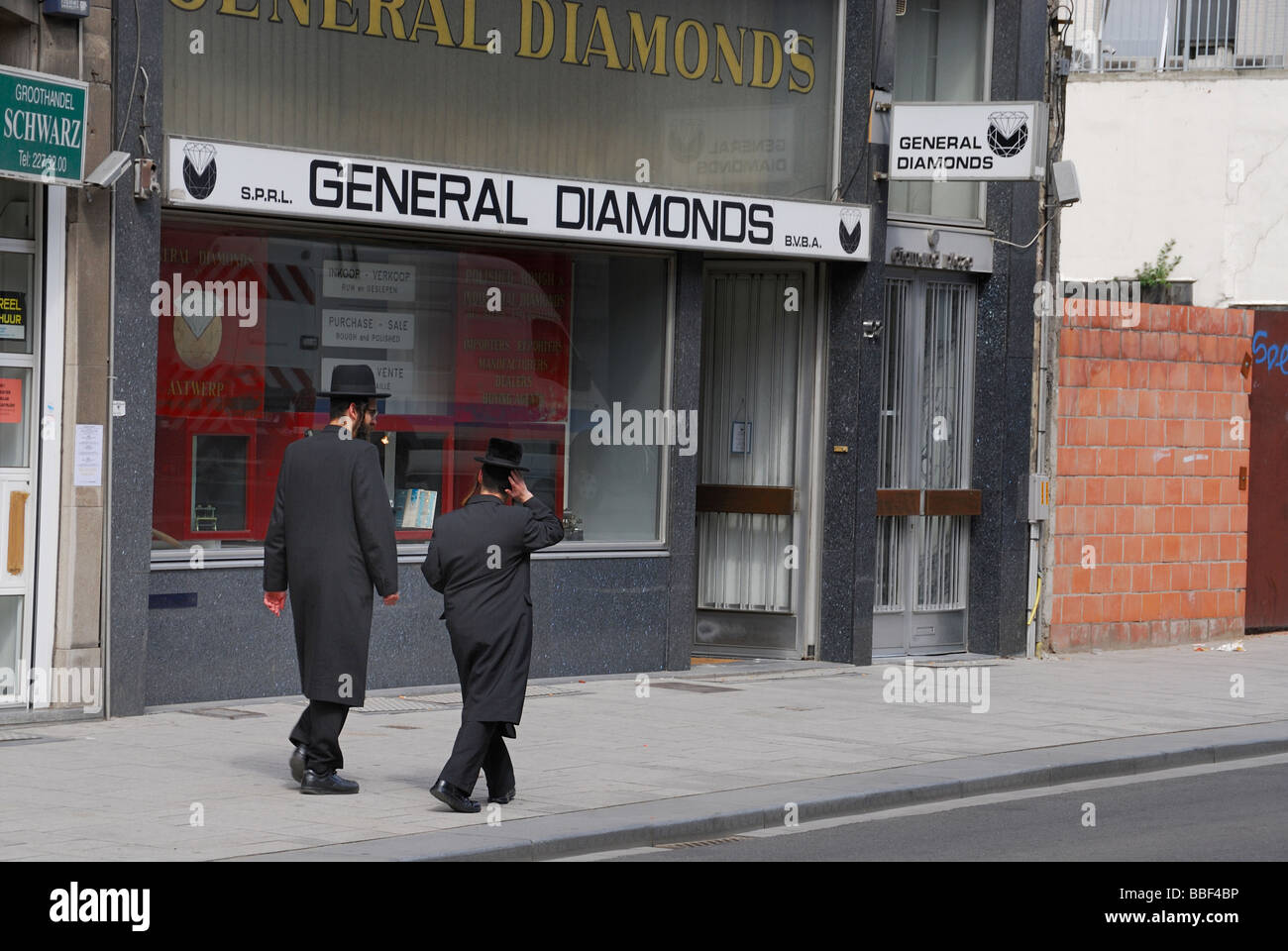 Orthodox Jews in Antwerp diamond district, Belgium Stock Photo - Alamy