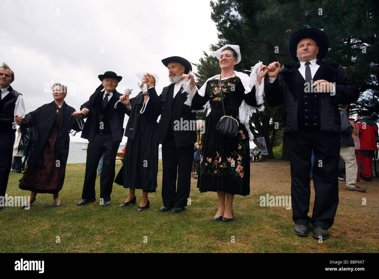 Breton traditional clothing, music and dance, folk festival, Morbihan ...