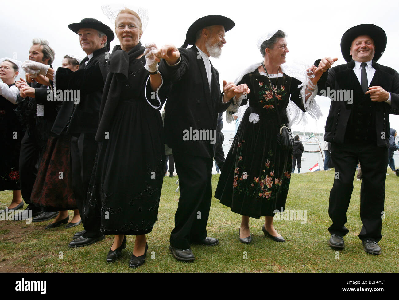 Breton traditional clothing, music and dance, folk festival, Morbihan ...
