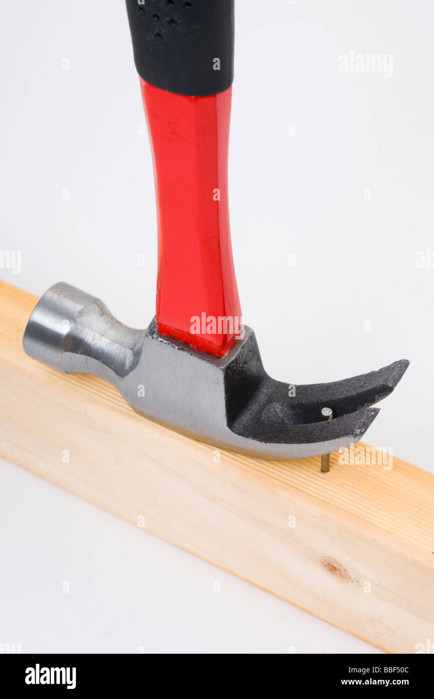 Using a claw hammer to remove a nail from timber Stock Photo - Alamy