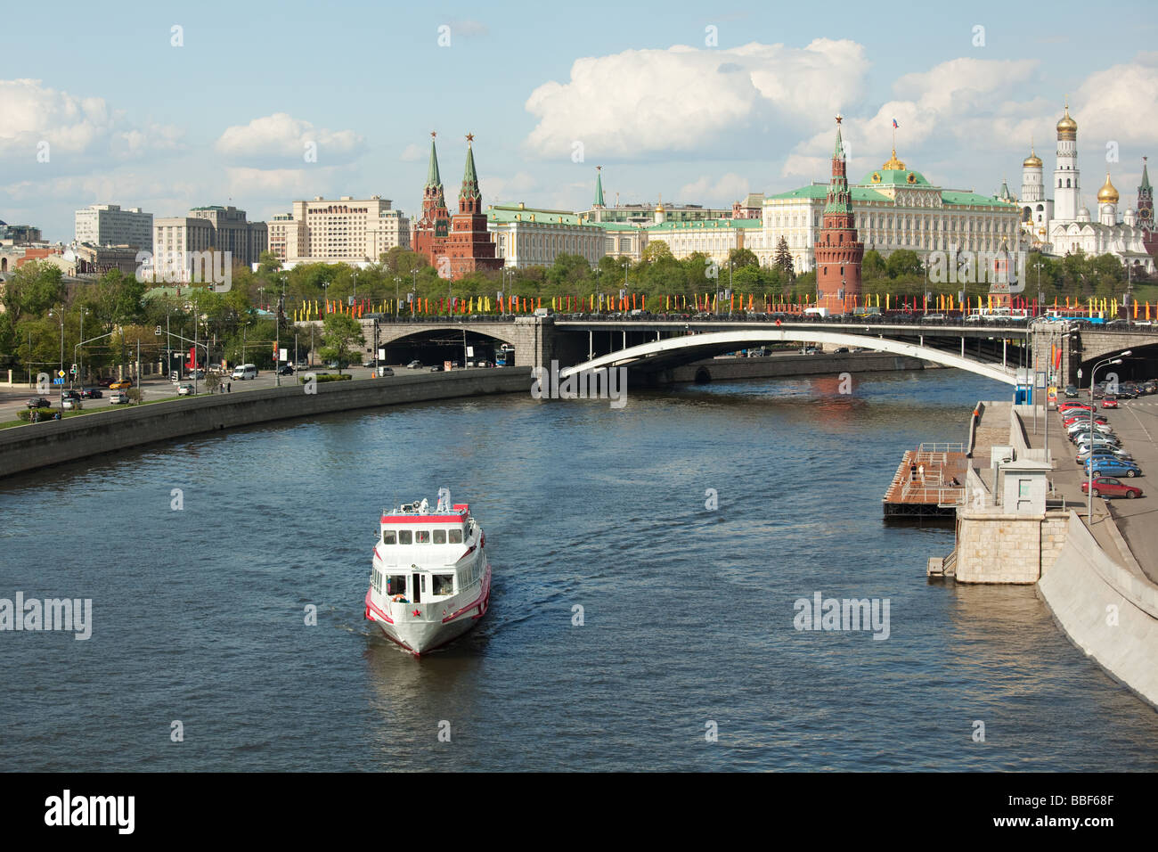 Moscow kremlin embankment wall river hi-res stock photography and ...