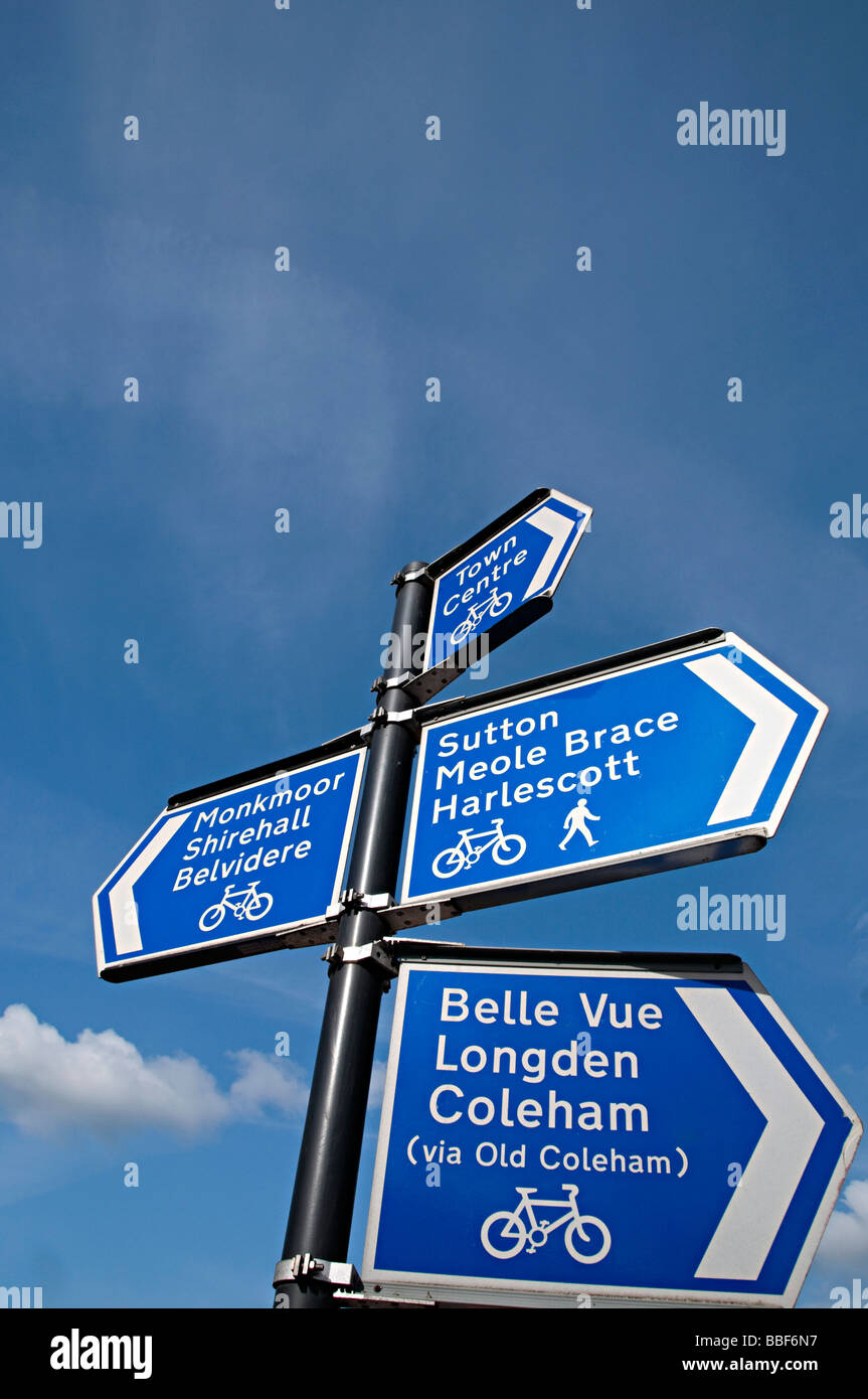 Cycling cycle track racing sign hi-res stock photography and images - Alamy