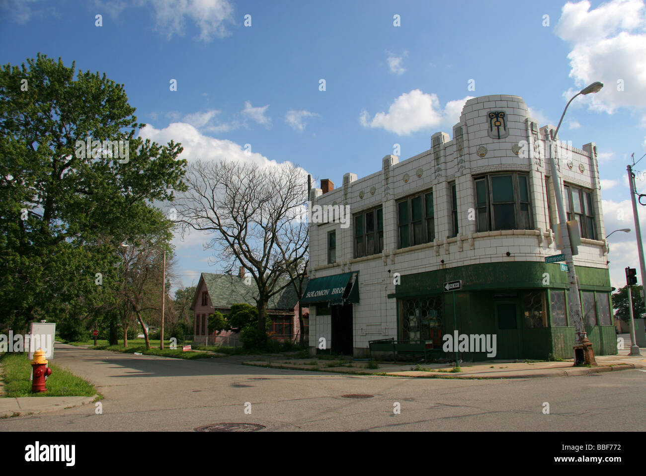 Run down building and street Mack Avenue Detroit USA Stock Photo - Alamy