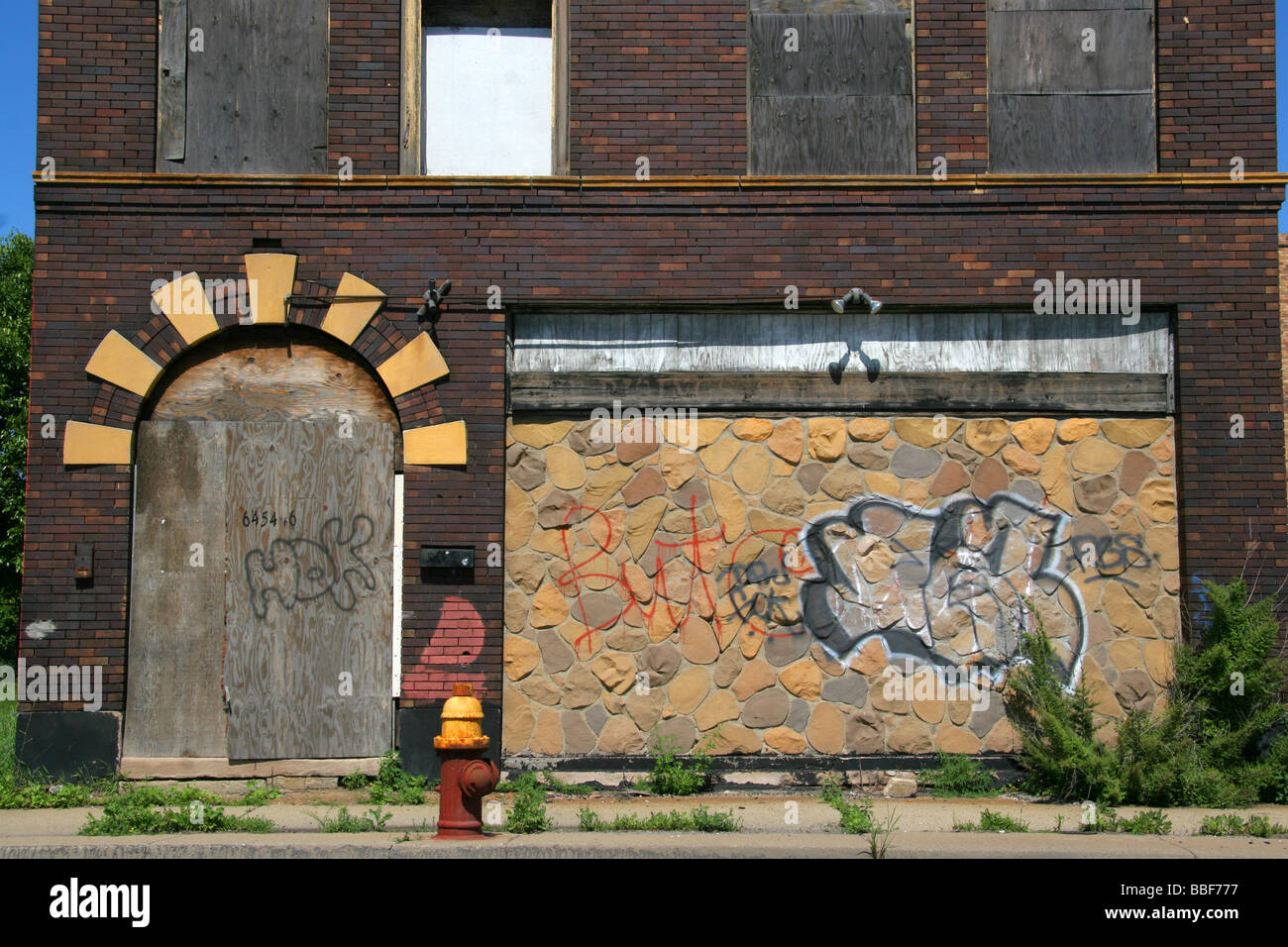 Boarded up area hi-res stock photography and images - Alamy