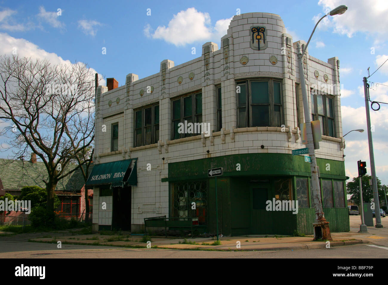 Run down building and street Mack Avenue Detroit USA Stock Photo - Alamy