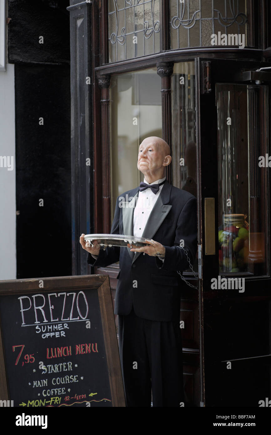 Waiter figure hi-res stock photography and images - Alamy